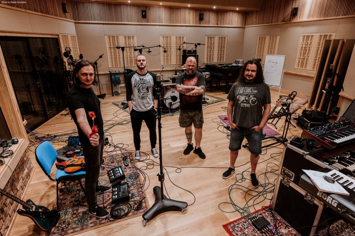 Riverside Remind Us Who We Are – ID.Entity – Album Review – Progarchy